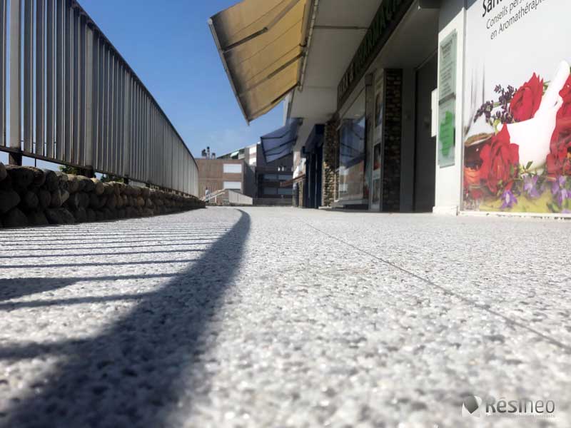 Rénovation d'un parvis en revêtement perméable à Toulouse (31) | Résineo